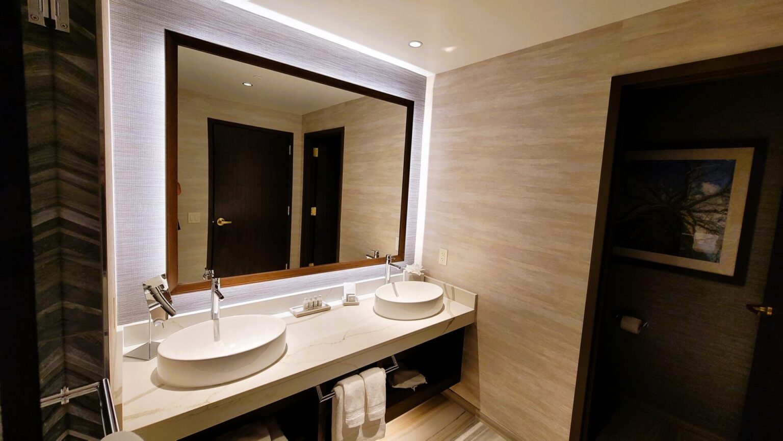 Muckleshoot Casino Resort Hotel Review – 3 Room Tours, New Pool ...