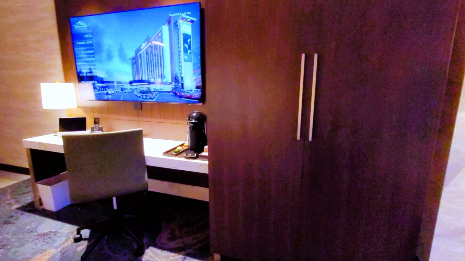 Muckleshoot Casino Resort Hotel Review – 3 Room Tours, New Pool ...