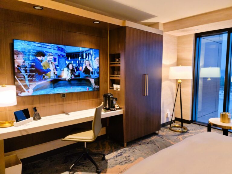 Muckleshoot Casino Resort Hotel Review – 3 Room Tours, New Pool ...